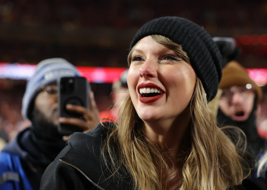 Super Bowl Surprise: Crowd Boos Swift, Cheers Trump | EvoNews